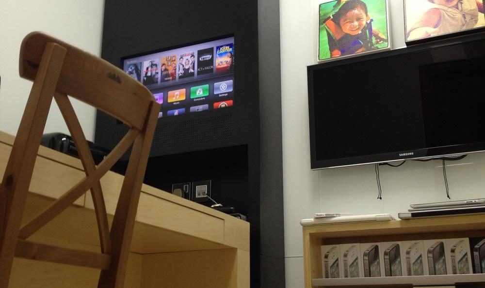 Apple fan designs home office to look like a mini Apple retail store ...