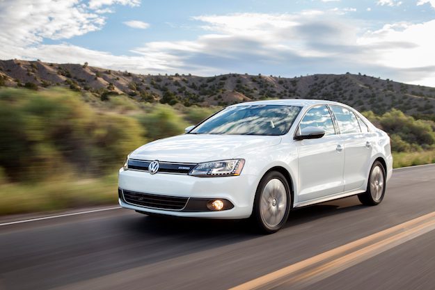 First drive: Volkswagen turbocharges its 2013 Jetta Hybrid for grins ...