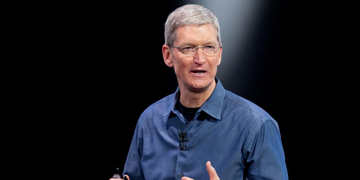 Tim Cook deletes blurry Super Bowl photo after Twitter taunts - Digital ...