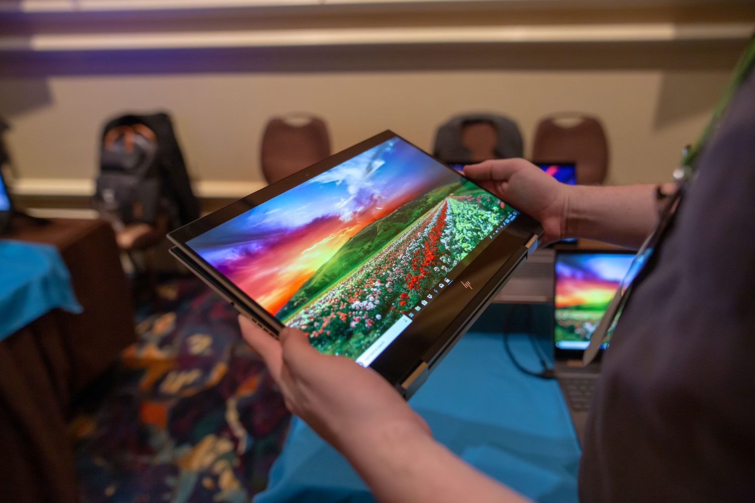 HP Spectre and Envy laptops to launch with AMOLED screens in April ...