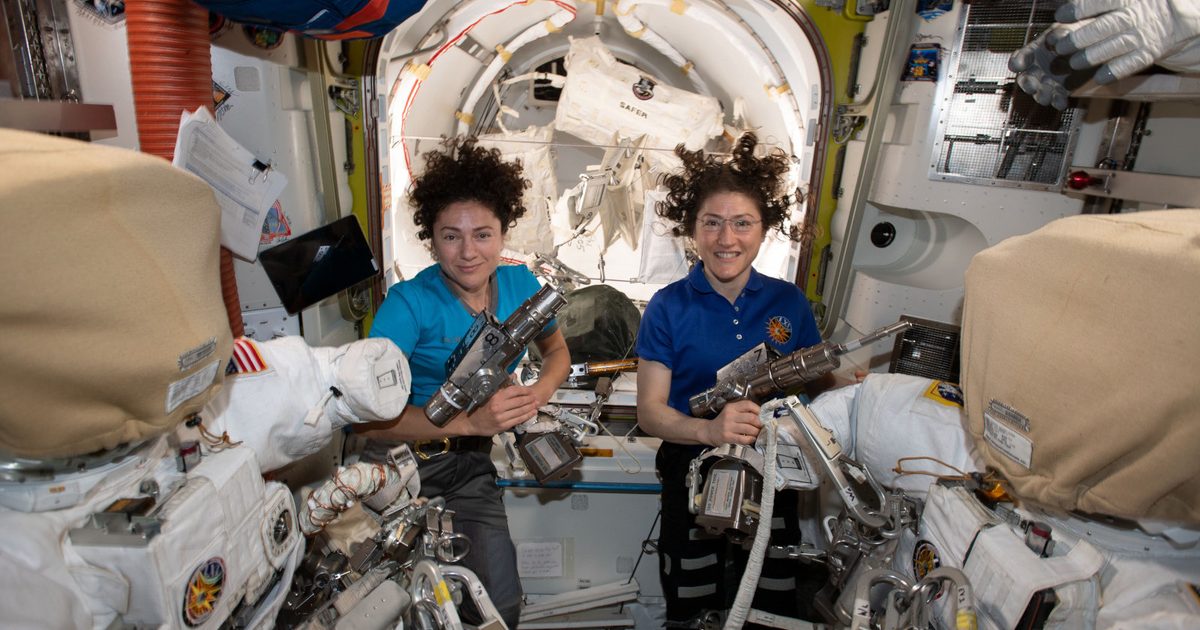 Watch NASA astronauts conduct the first-ever all-woman spacewalk ...