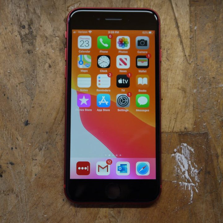 Apple iPhone SE (2022) vs. iPhone SE (2020) - Digital Trends
