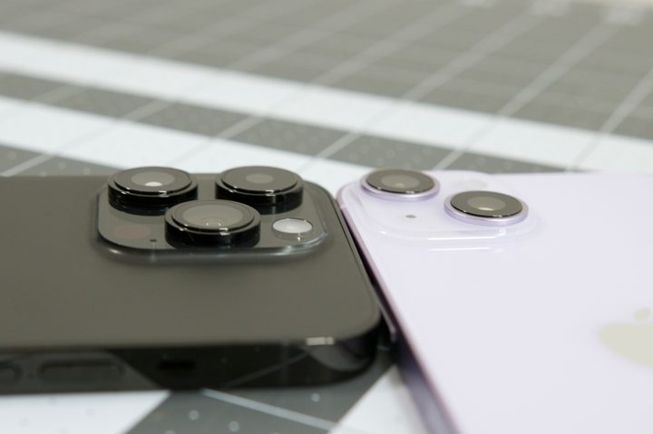 iPhone 14 Pro vs. iPhone 14 camera battle shows why small details ...