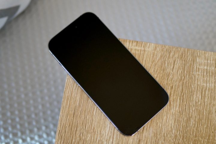 This is what an iPhone looks like after a year with no screen protector ...