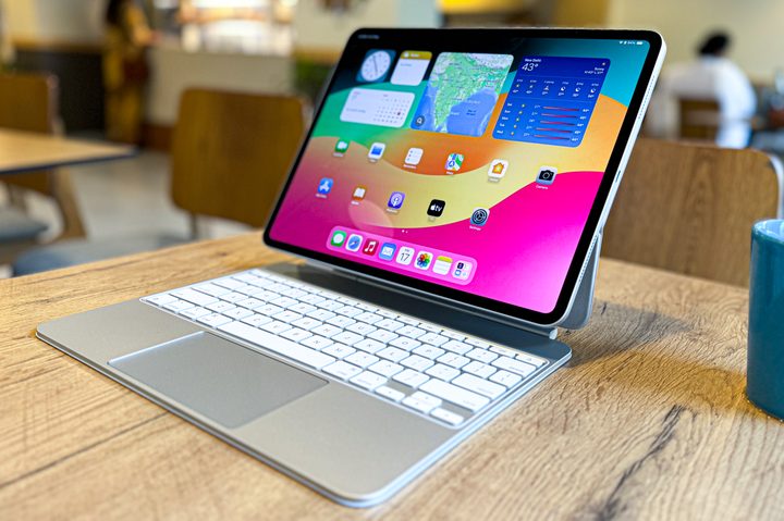 The new Surface Pro finally offers the iPad Pro a worthy challenger ...