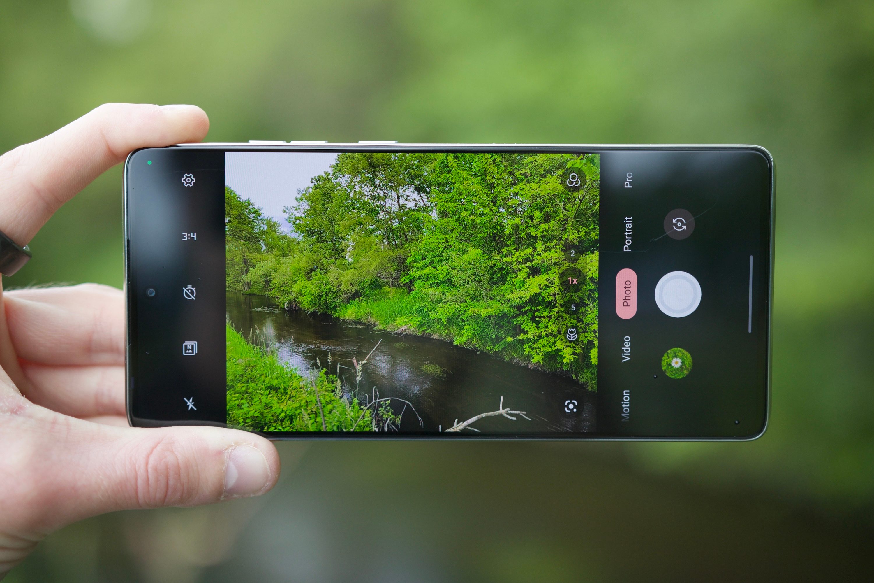 I used Motorola's new $400 Android phone. Here's why you should buy it ...