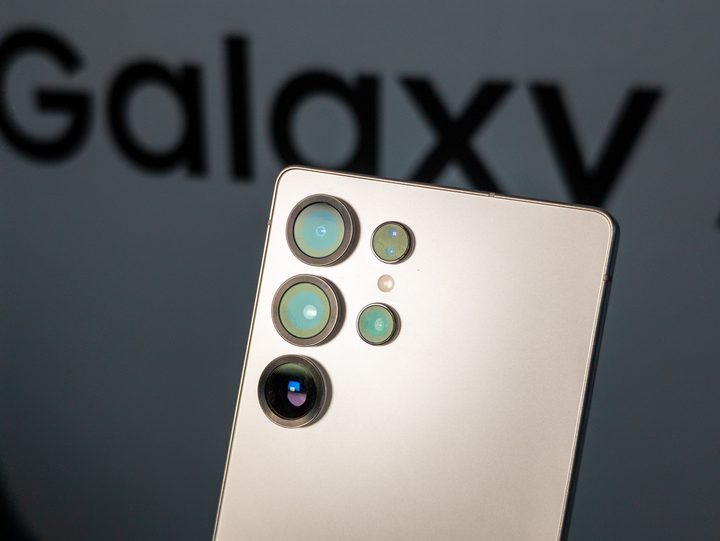 Does the Samsung Galaxy S25 have wireless charging? - Digital Trends