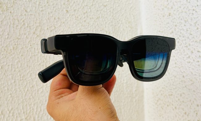 Samsung's smart glasses are coming, and they've got Meta in their ...