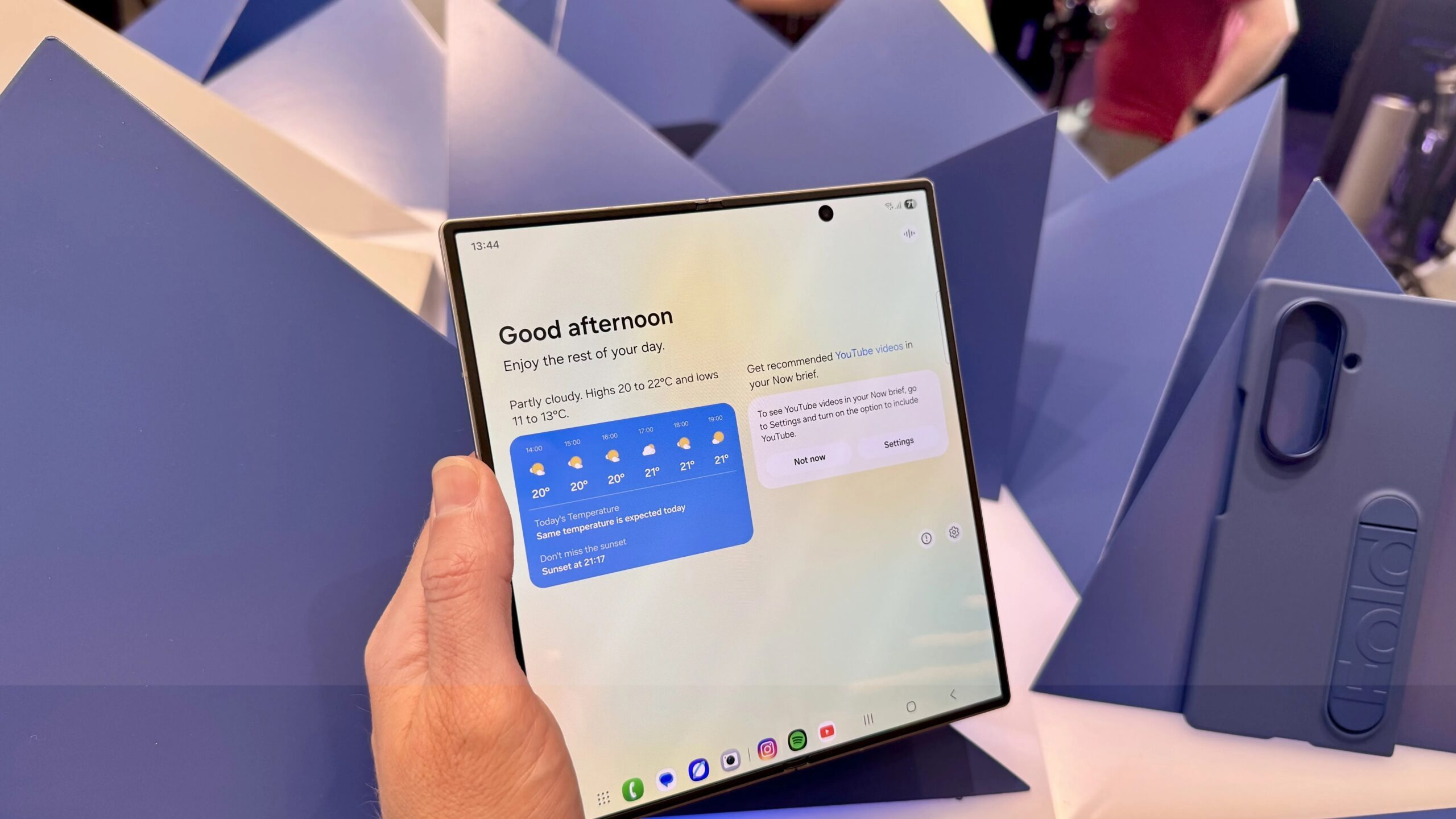 Samsung Galaxy Z Fold 8 might adopt a unique display tech for a crease ...
