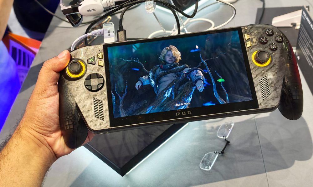 I tried ASUS' ROG Xbox Ally X20, and the 171-inch screen changes ...