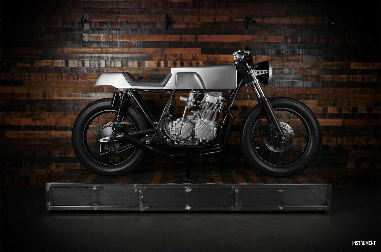Modern Apple tech meets a retro Honda for a match made in high-speed ...
