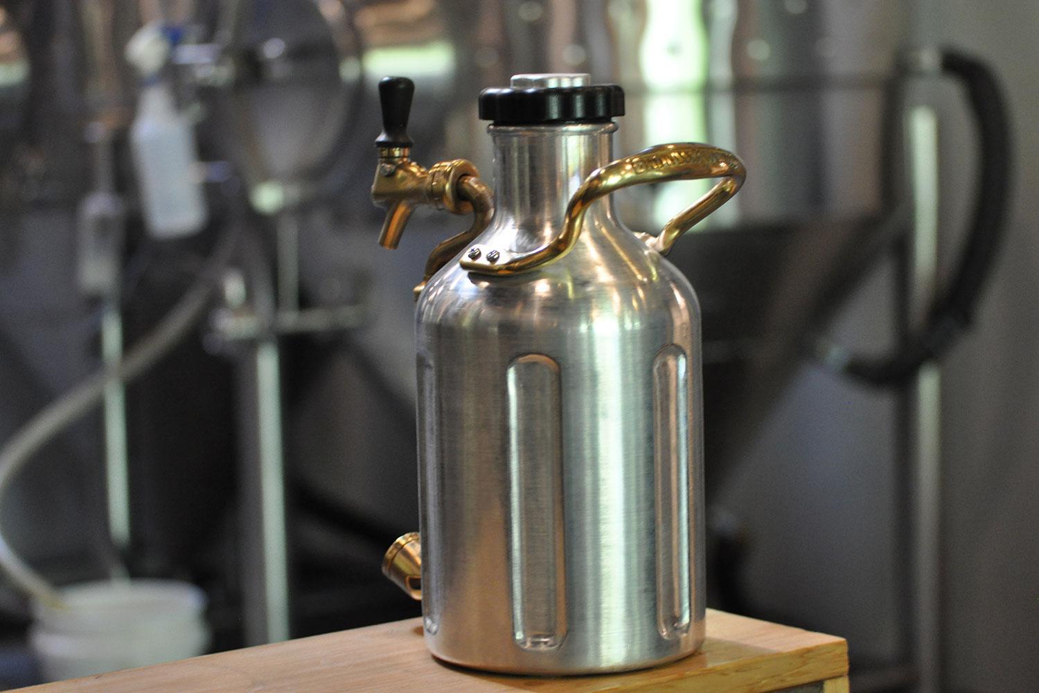 This pressurized growler keeps your beer from going flat | Digital Trends