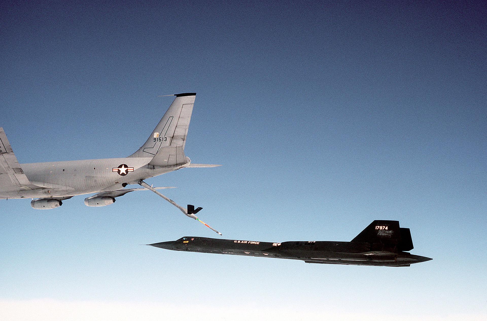 CIA shows the differences between A-12 and SR-71 craft | Digital Trends