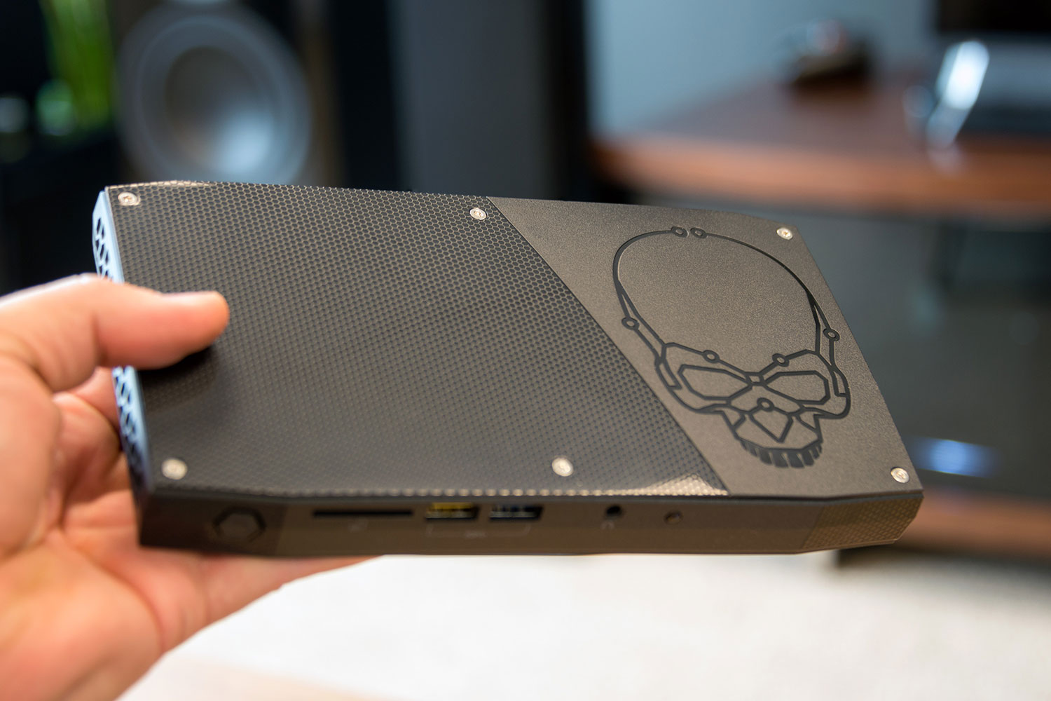 Intel's 'Hades Canyon' NUC Packs A Gaming PC Into 1.2 Liters | Digital ...