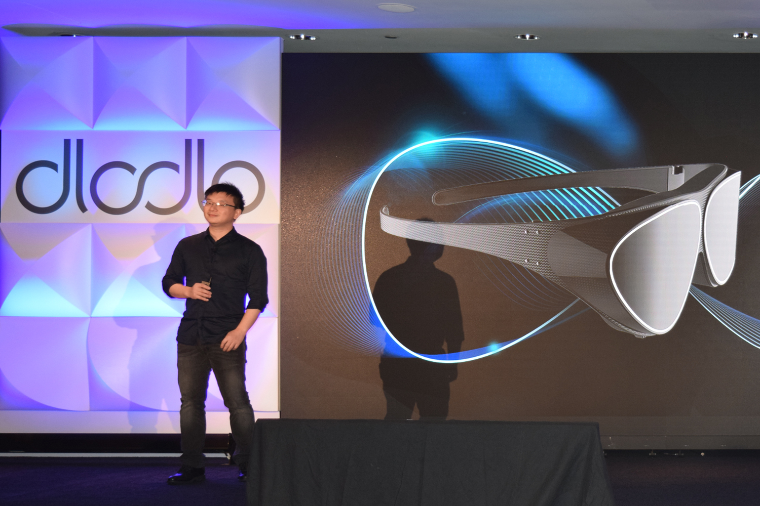 Dlodlo V1 VR headset Hands on | Digital Trends