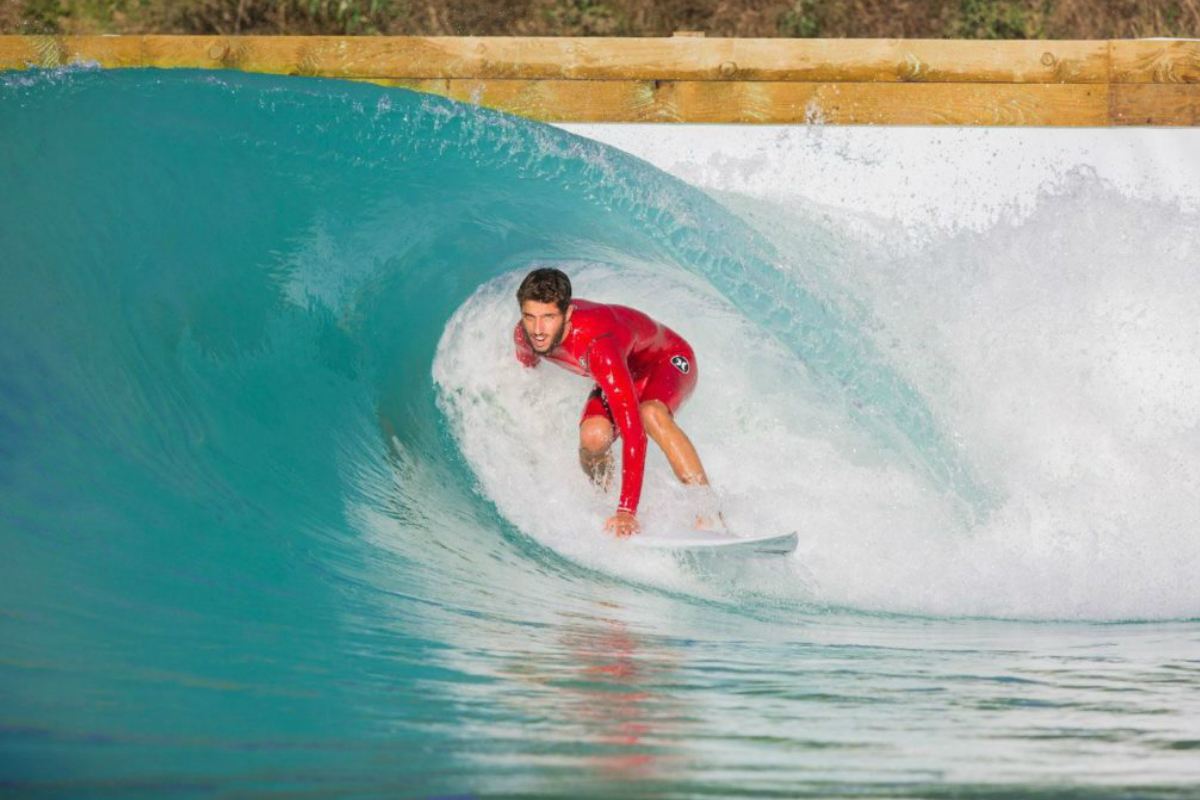 Professional Surfers Try Out Wavegarden's Artificial Wave Pool ...