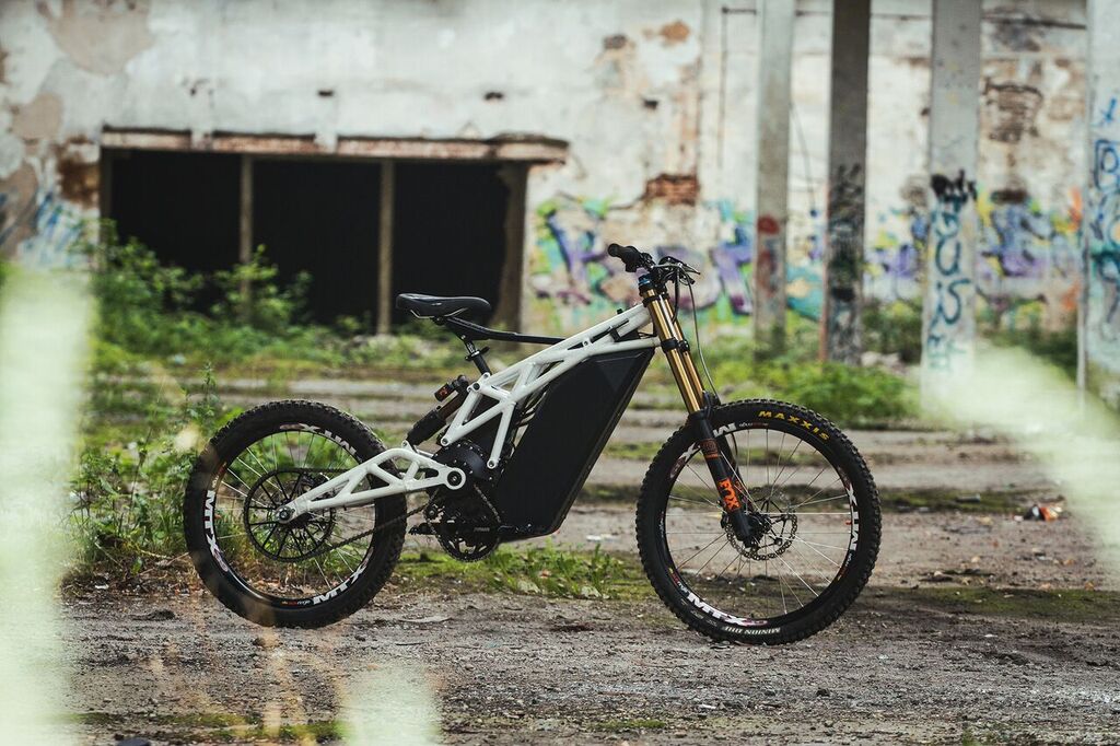 Feel Fast and Wild with Neematic's Premier FR/1 Electric Dirt Bike ...