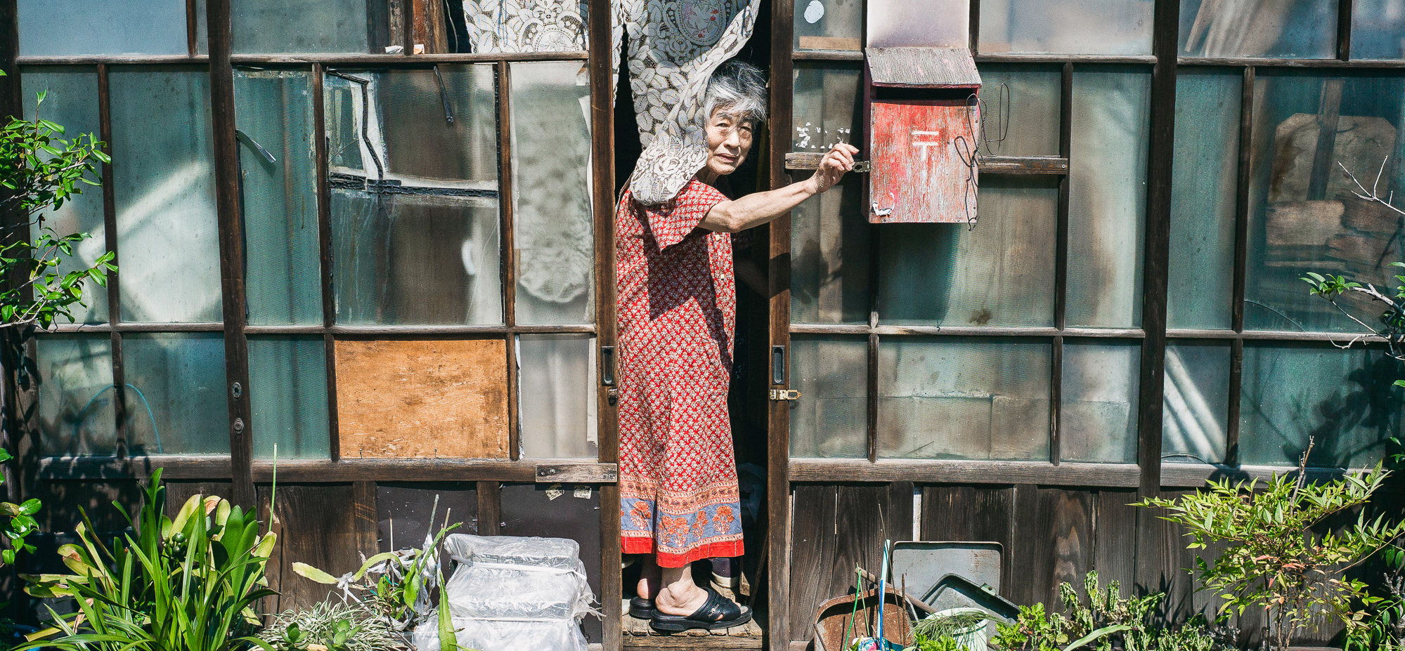 Street photographer Lee Chapman gets up-close to his Tokyo subjects ...