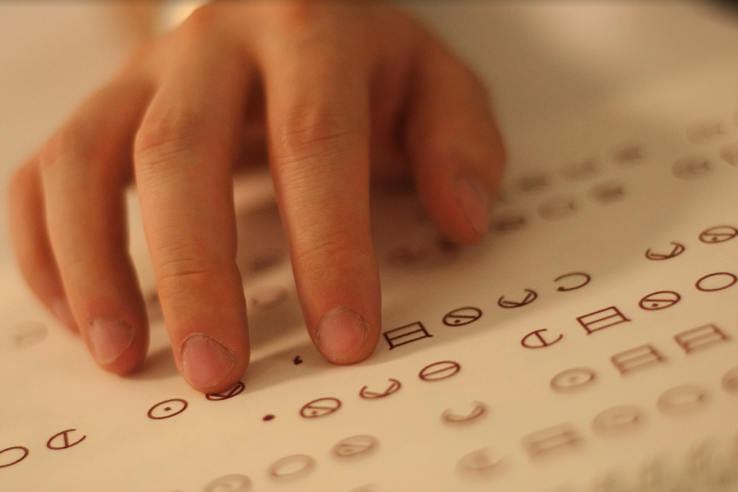 Could This Easy-to-Learn Tactile Typeface Replace Braille? | Digital Trends