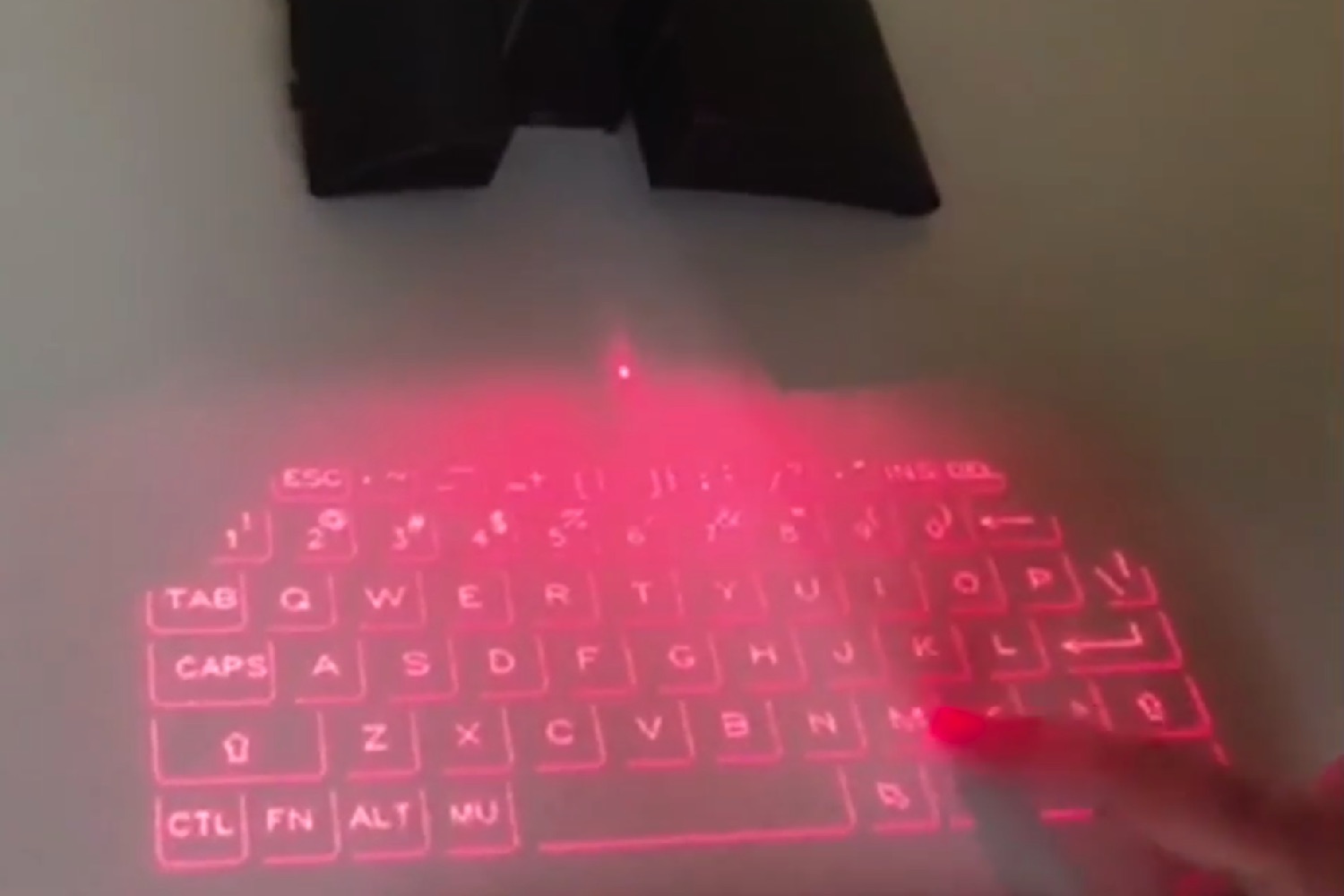 No Keyboard? Masterkey Will Project a Virtual One for You to Type On ...