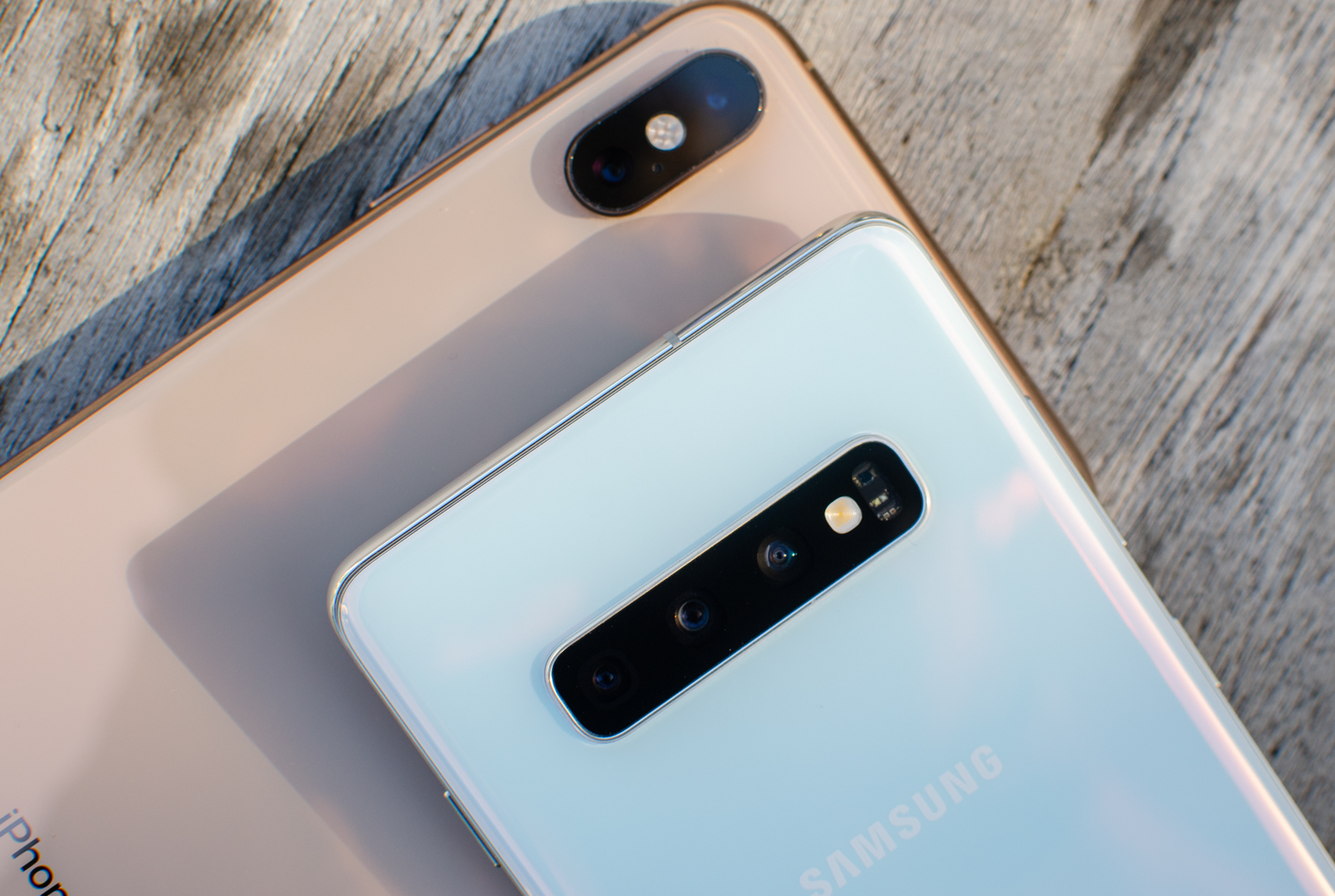 Samsung Galaxy S10 Plus vs. iPhone XS Max | Spec Comparison | Digital ...