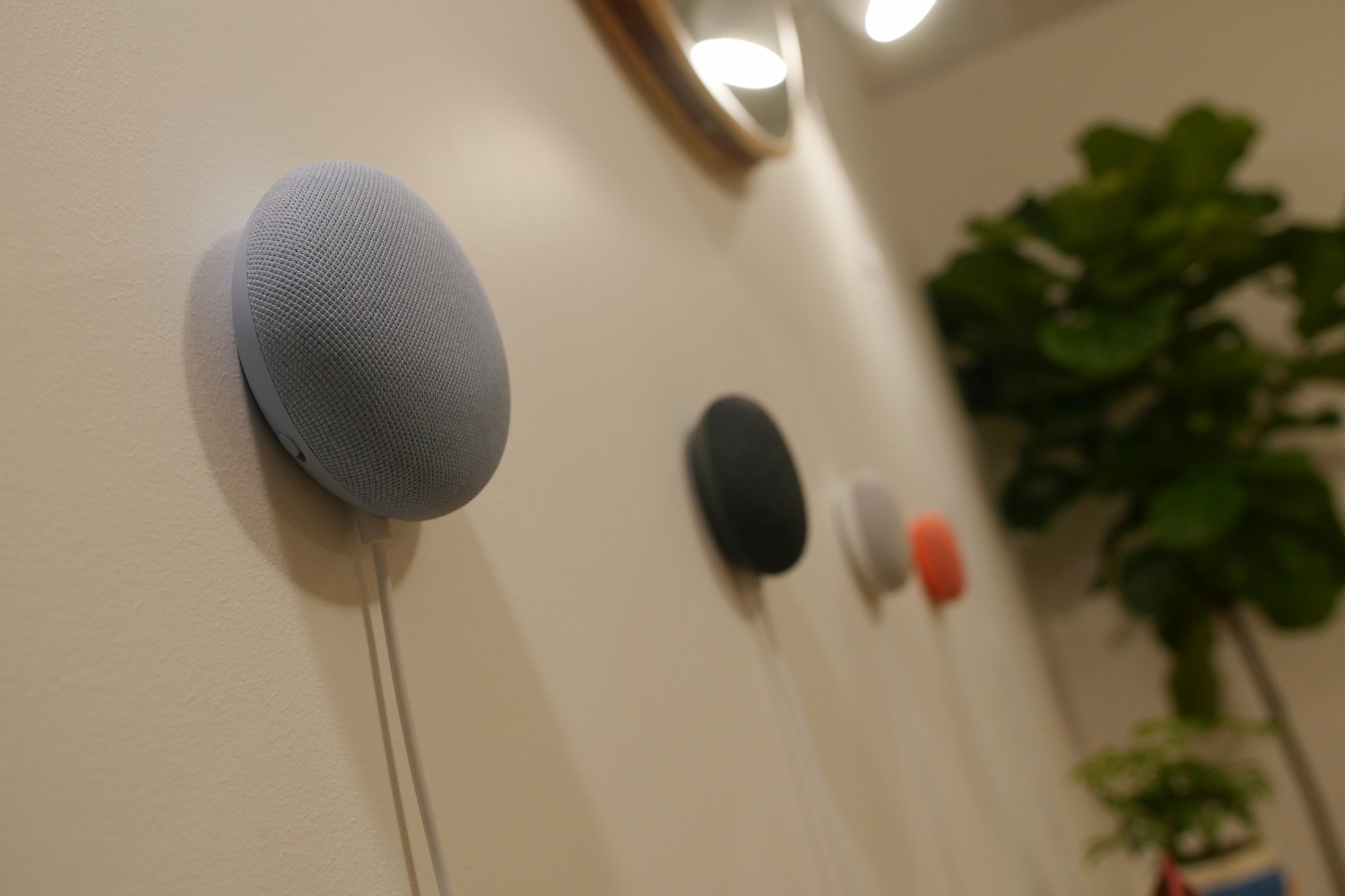 Google Nest Mini vs. Google Home Mini: Smart Speaker Showdown | Digital ...