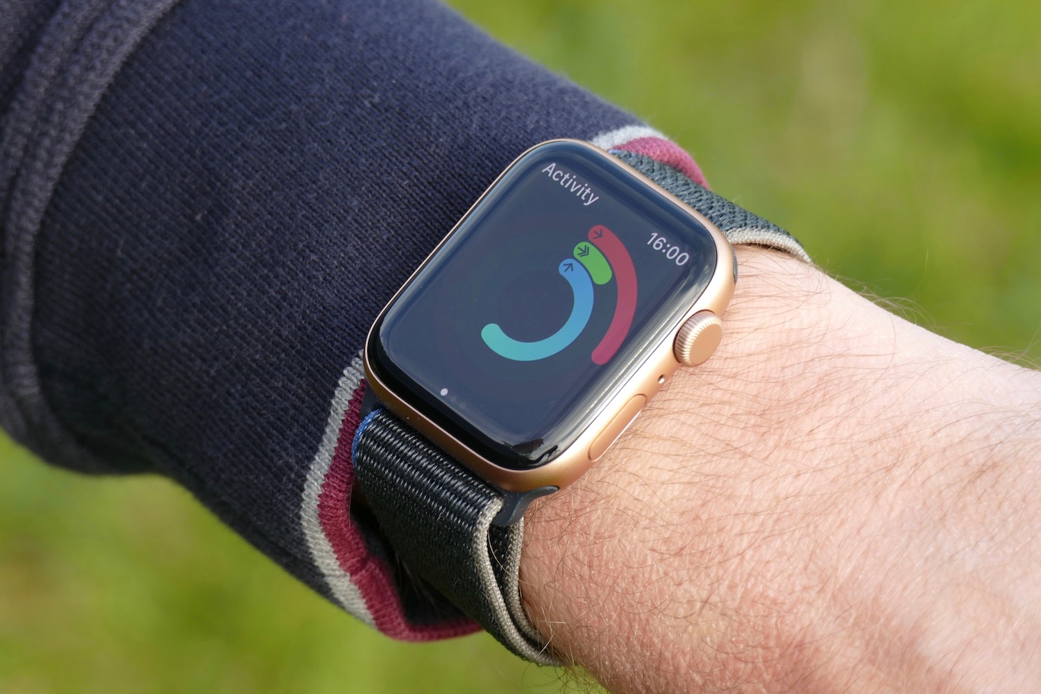 Apple Watch SE Vs Apple Watch Series 3 Which Budget Apple Watch Wins Apple Watch SE Vs Apple Watch Series 3 Which Budget Apple Watch Wins