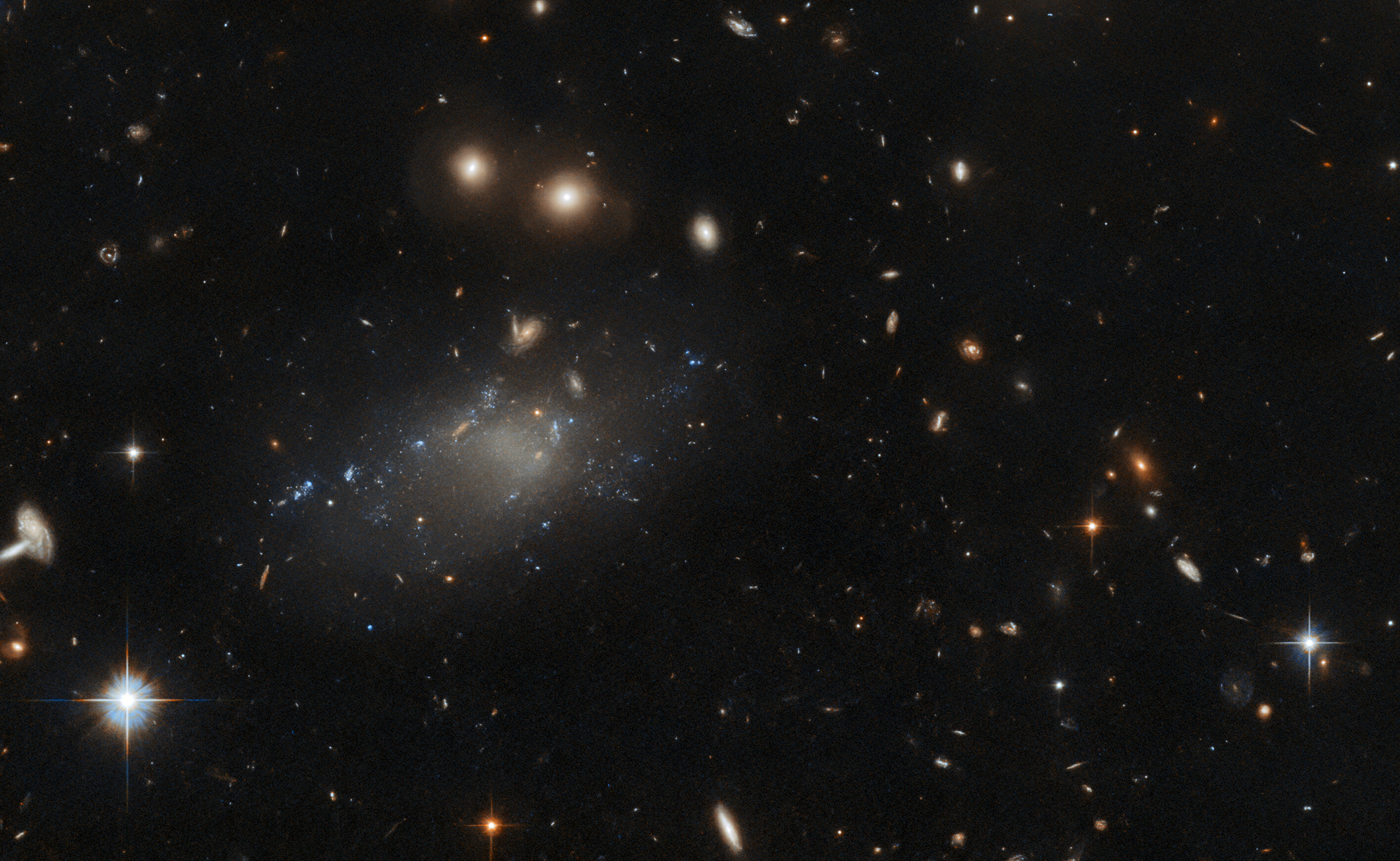 Amateur Astronomer Sees Rare Double Nucleus in Cocoon Galaxy | Digital ...
