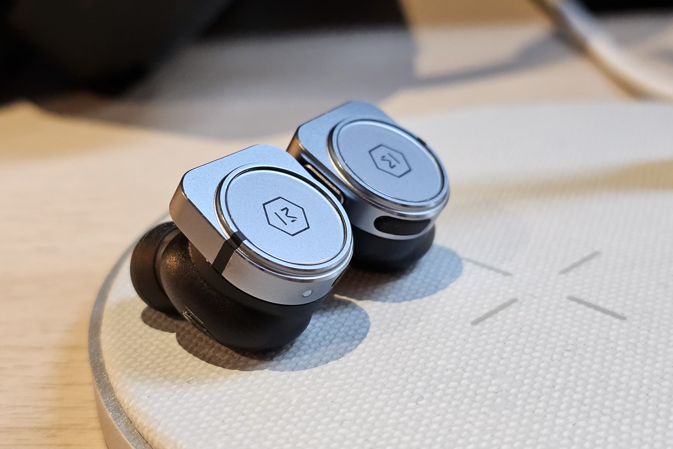 Master & Dynamic MW09 review: wireless objects of desire | Digital Trends