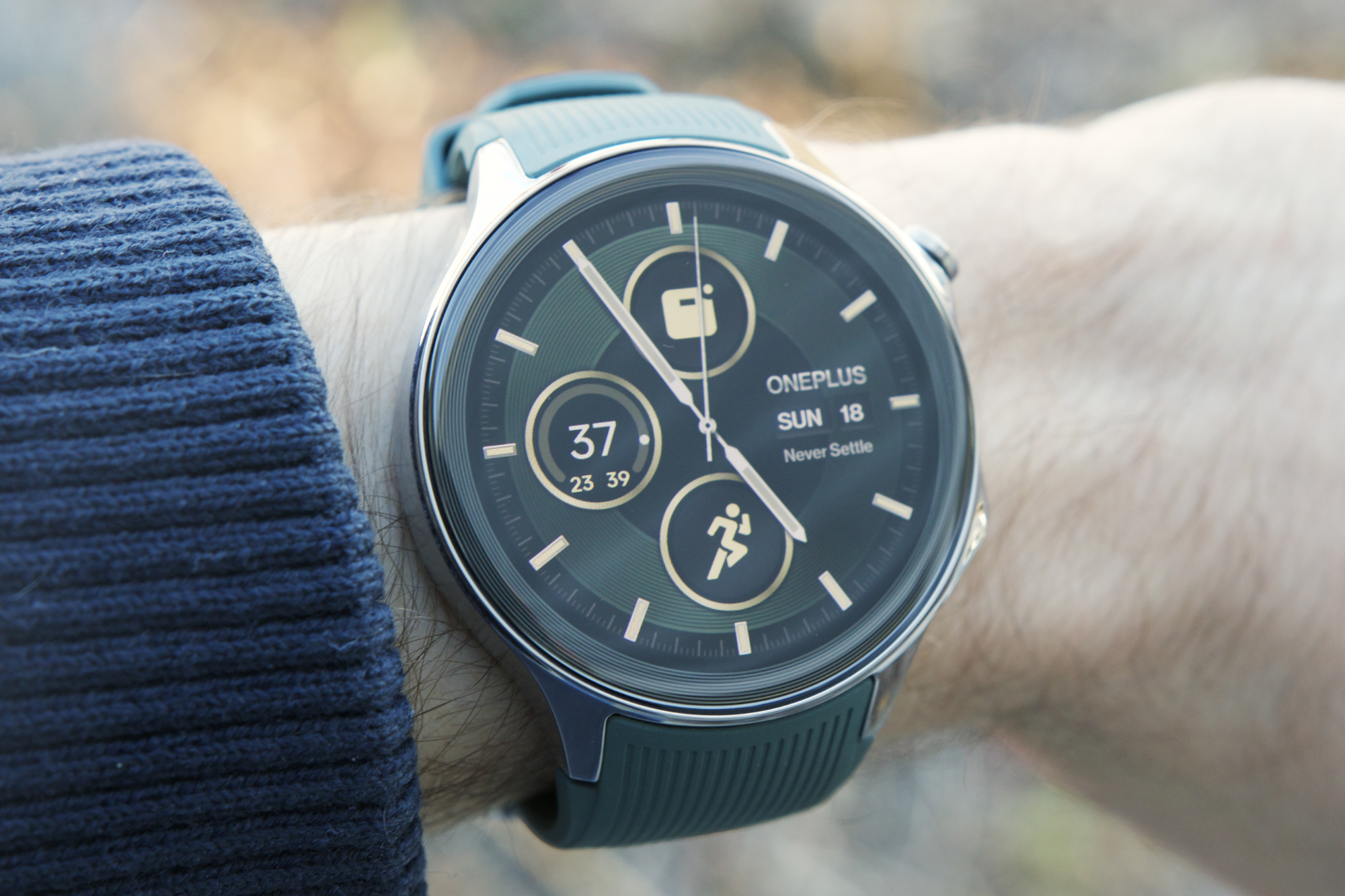 The Shaper by NOWA is a New Smartwatch that Looks like a Classic Old ...