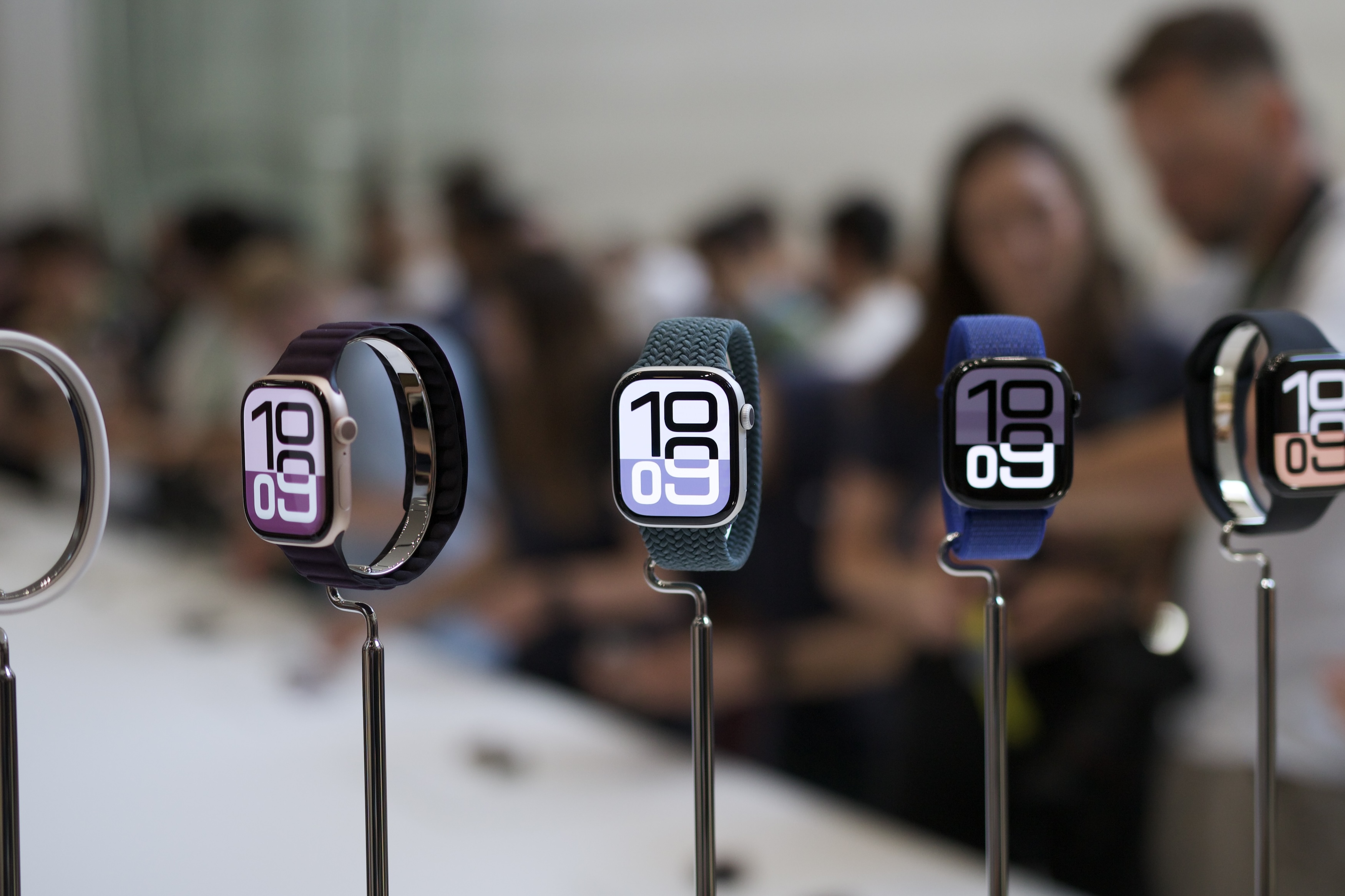 The Apple Watch SE 2 made me think twice about the Series 8 | Digital ...