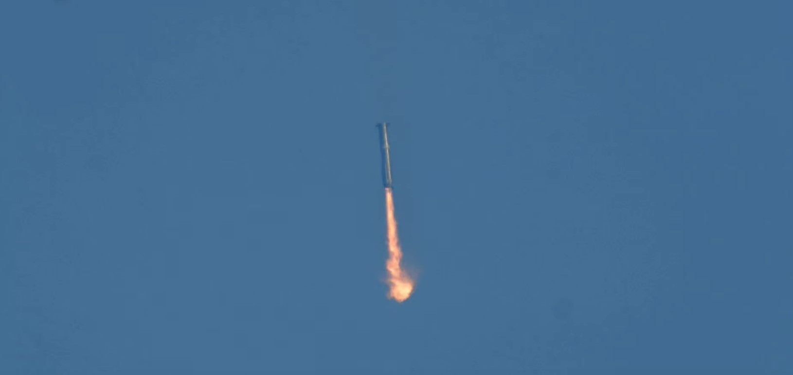 SpaceX shares stunning shot of Super Heavy on launchpad | Digital Trends