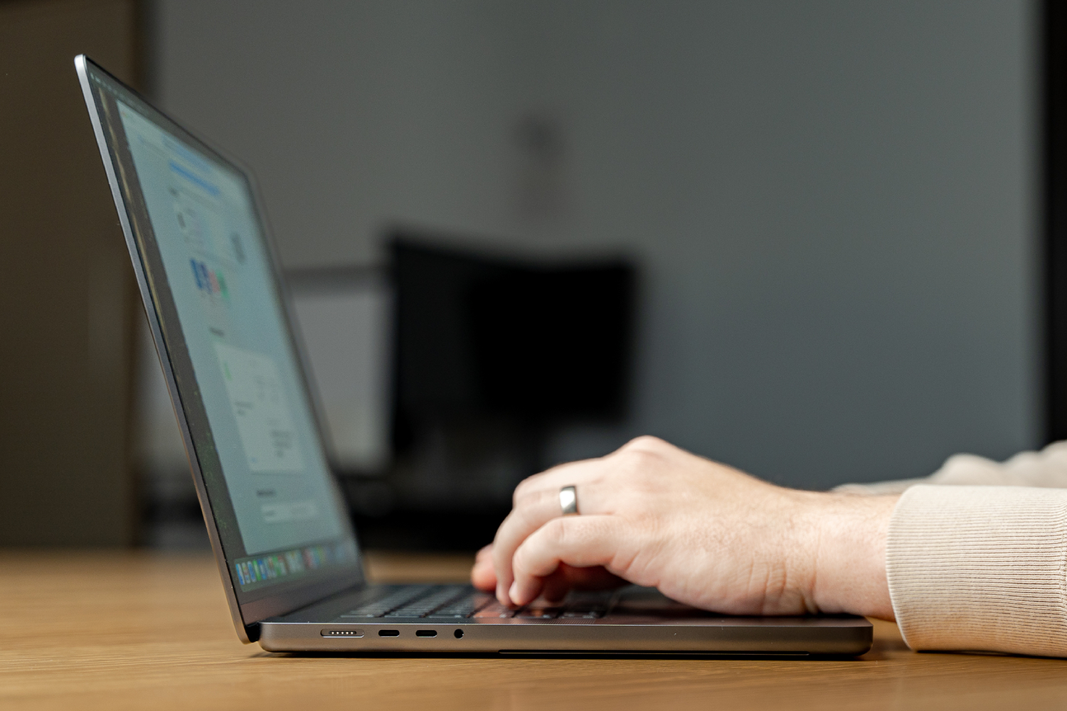 Lenovo Yoga Slim 7i Vs Microsoft Surface Laptop 15 Digital Trends 0369