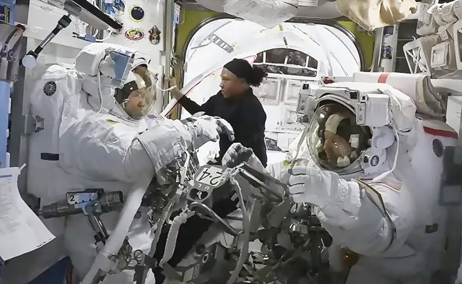 Chinese astronauts perform record-breaking 9-hour spacewalk | Digital ...