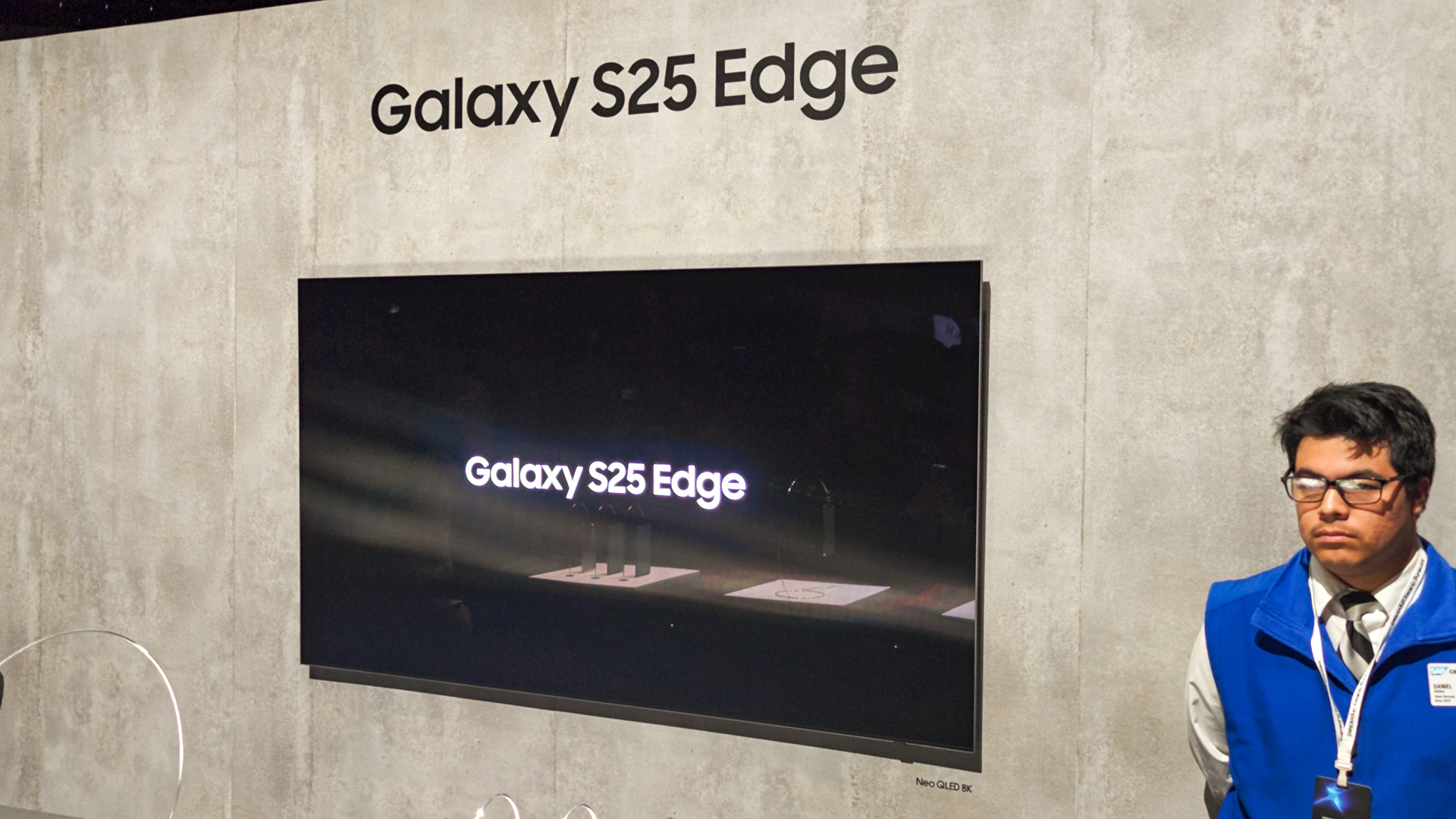 Does the Samsung Galaxy S25 have an SD card slot? | Digital Trends